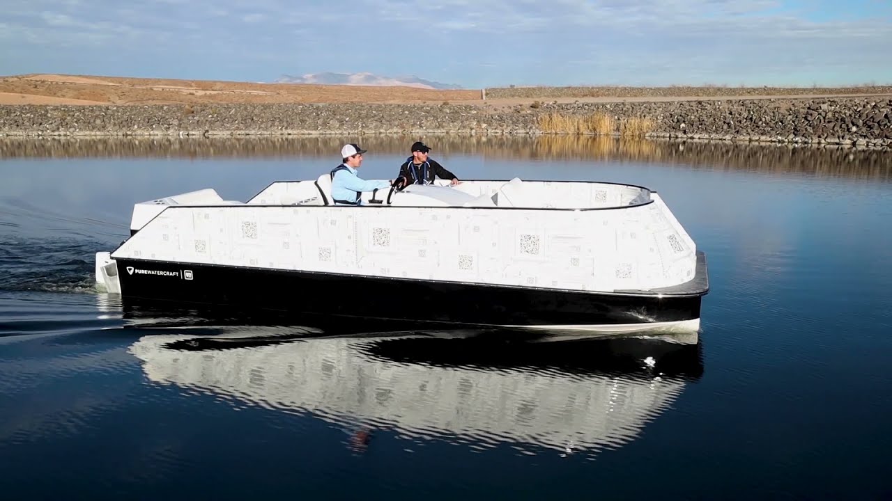 Pure Watercraft all-electric pontoon boat for a new kind of boating ...